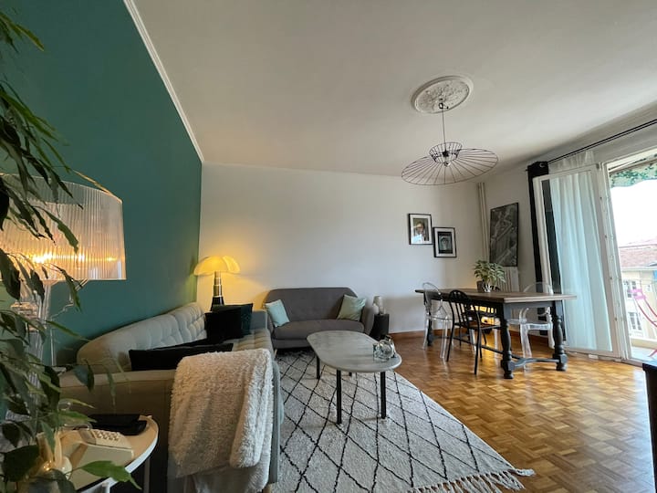 Grand T2 De 55m2 En éTage éLevé Avec Vue Dégagé - Marseille