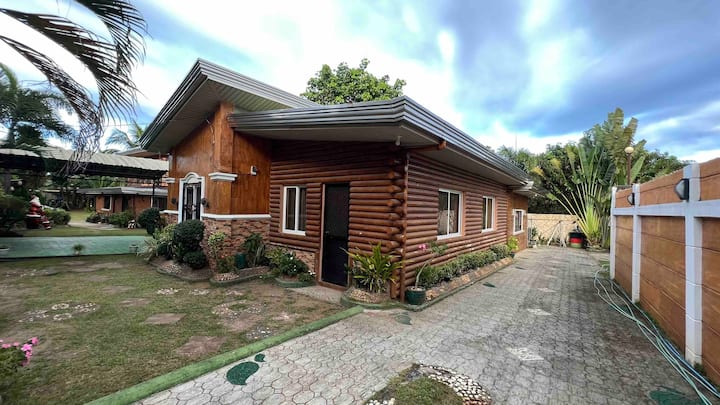 2 Bedroom W/ 100 Mbps Wi-fi Cabin - Abucay