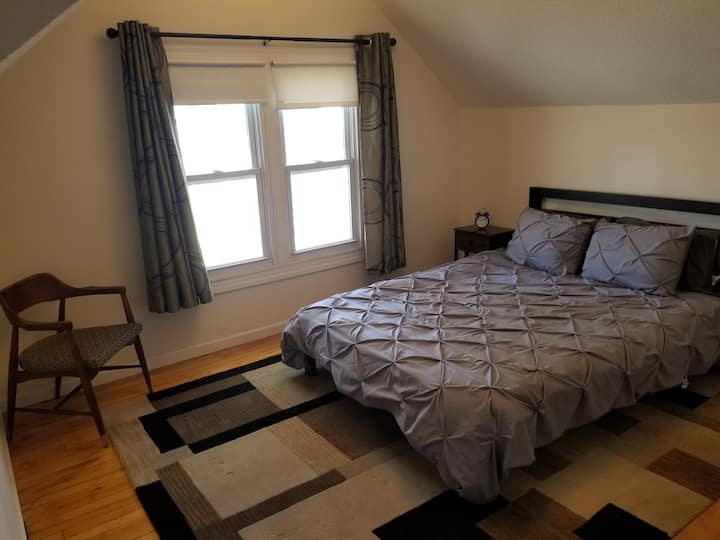 2 Bedroom Apartment In Hip Northeast Minneapolis - Minneapolis, MN