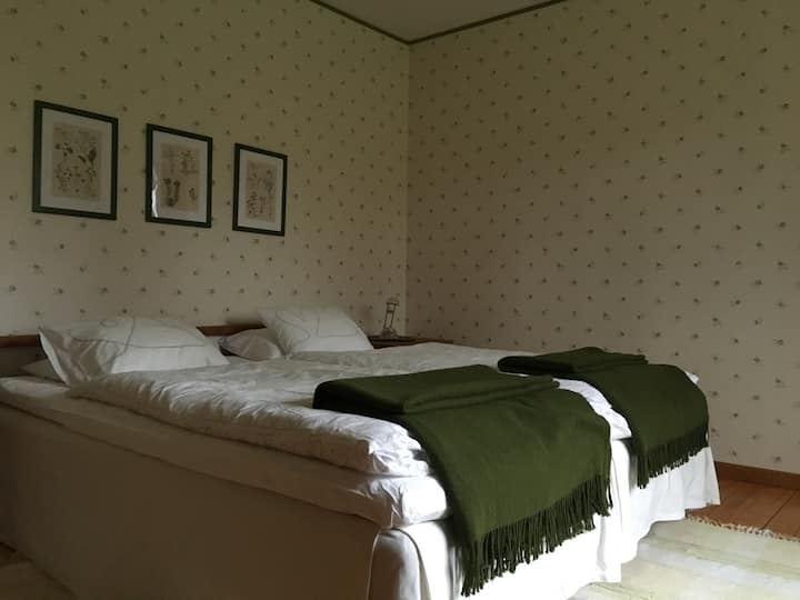 Cosy Room, Small,  Two 90cm Beds, Private Bathroom - Klippan