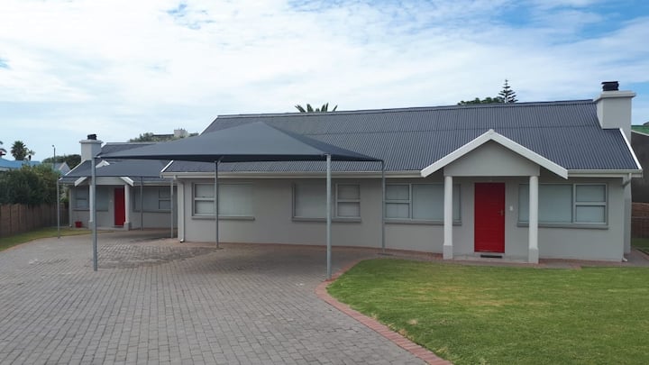 Three Bedroom Holiday Home. - Still Bay