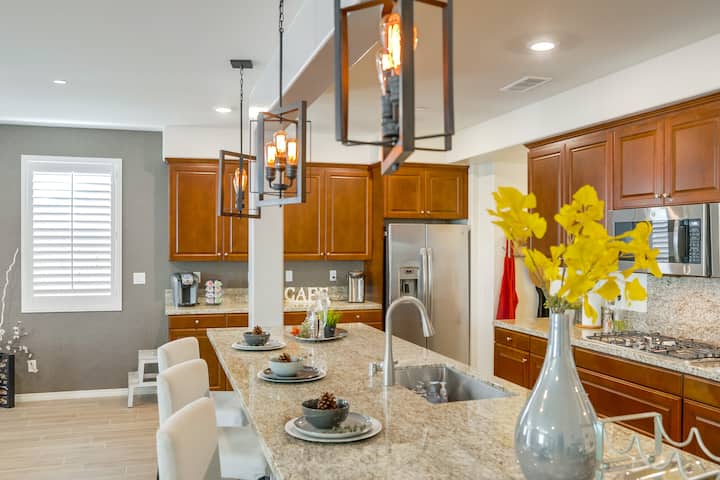 Luxury 5br With King Beds & 1000 Mbps Fast Wi-fi - Eastvale, CA