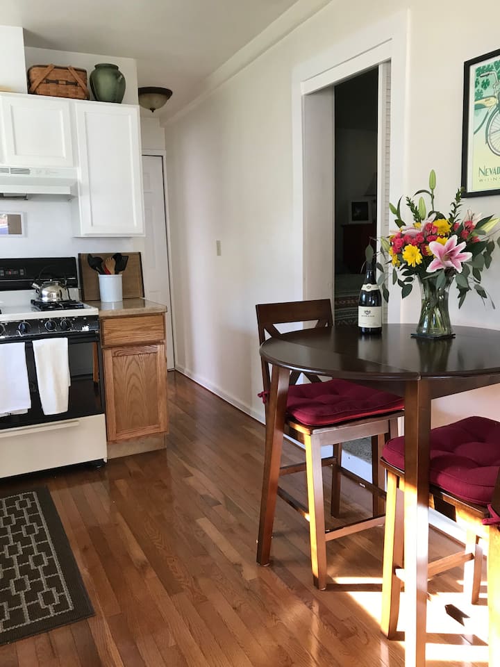 Quiet Guest House, Close To Miis And Downtown - Monterey, CA