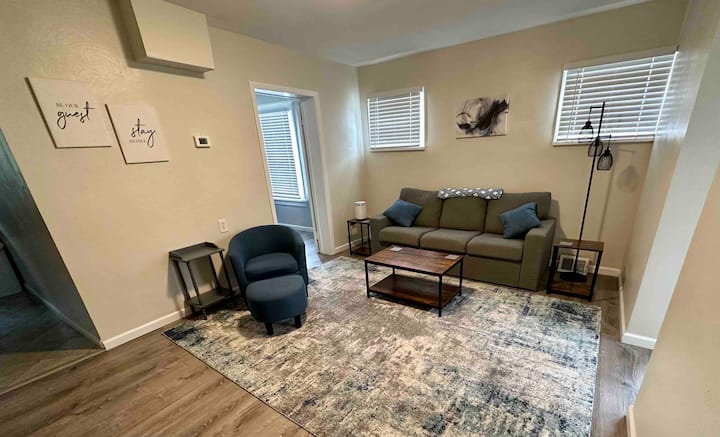 1- Bedroom 1- Bath Apartment With Office Space - Turtle, West Mifflin