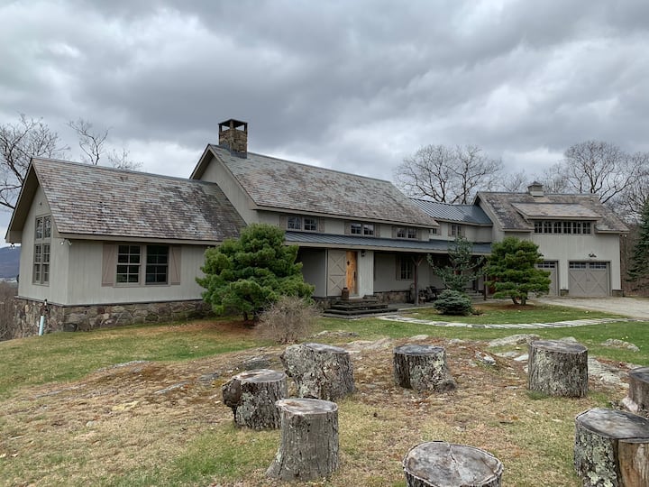 Vermont Getaway: Amazing Views, Hot Tub, & Sauna - Granville, NY