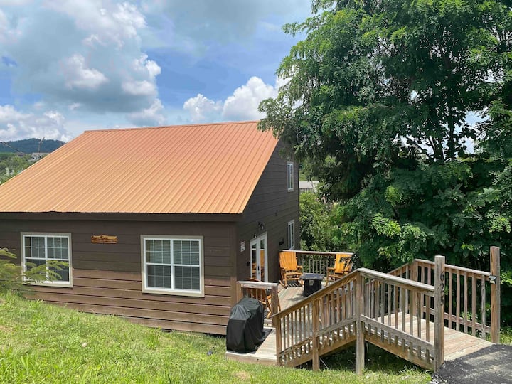 Newly Built Cozy Cabin, Great Views And Location! - Gatlinburg