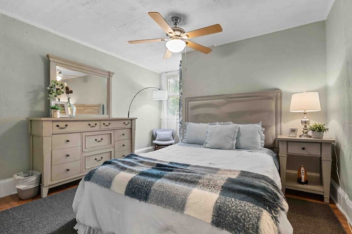 Historic Retreat By Tanger Center /Downtown/cone H - Greensboro, NC