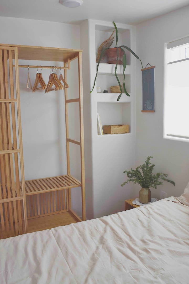 Cute 1 Bedroom Studio Located In Central Tucson - Tohono Chul Gardens, Galleries, and Bistro
