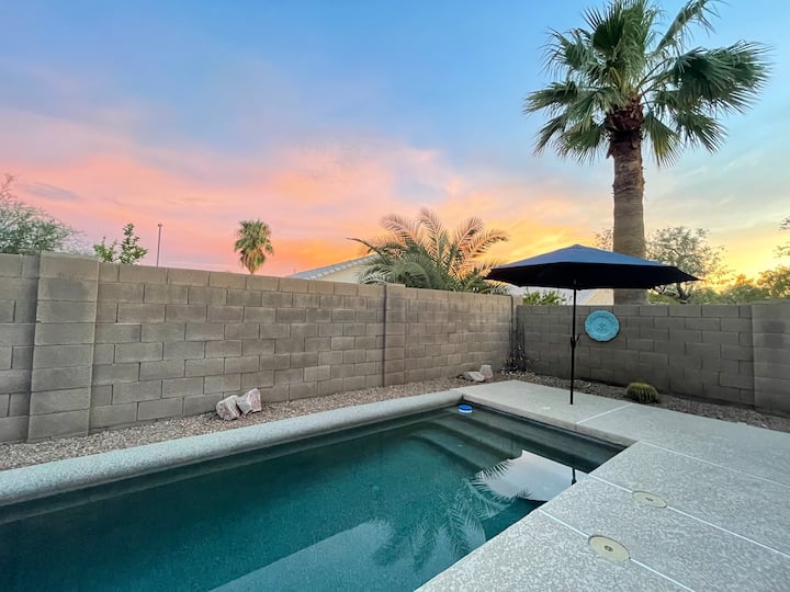 Contemporary 3 Bedroom Gilbert Home With Pool - Gilbert, AZ