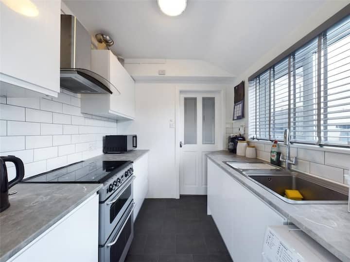 3 Bed House Central Christchurch - Mudeford
