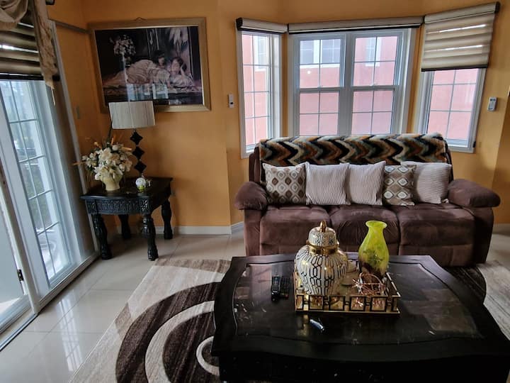 Luxury In Upscale Kingston - Kingston