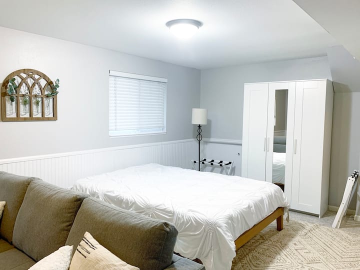 Private Entrance Guest Suite, Close To Everything! - Colorado Springs, CO