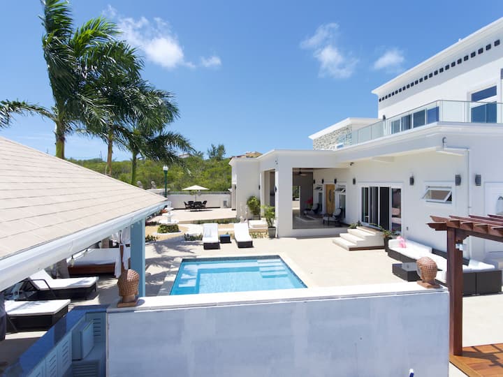 The White House & Kenard Luxury Yacht Vacation Pac - The Bahamas