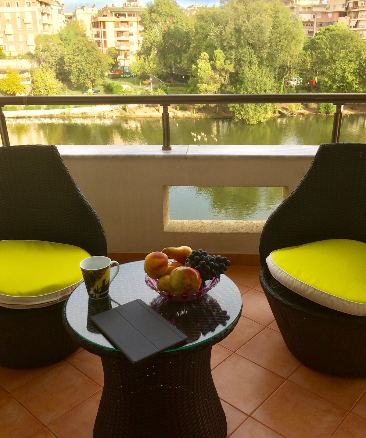 Vue sur le lac - Tirana, Albanie - Appartements à louer à Tiranë, Qarku ...