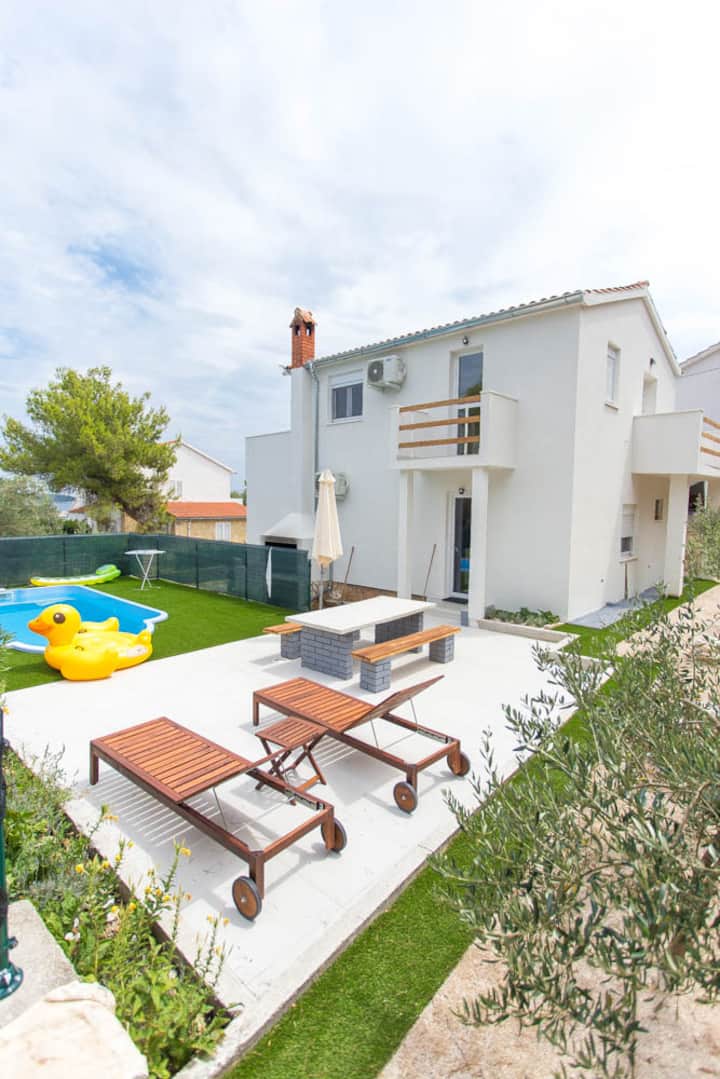 Modern Apartment 1, With Pool 5min. From Beach - Vis