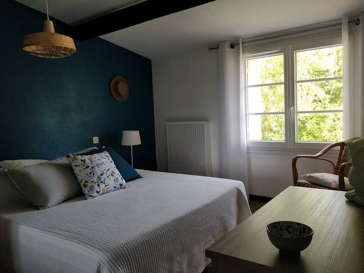 Une Chambre En Provence Avec Piscine - Châteauneuf-du-Pape