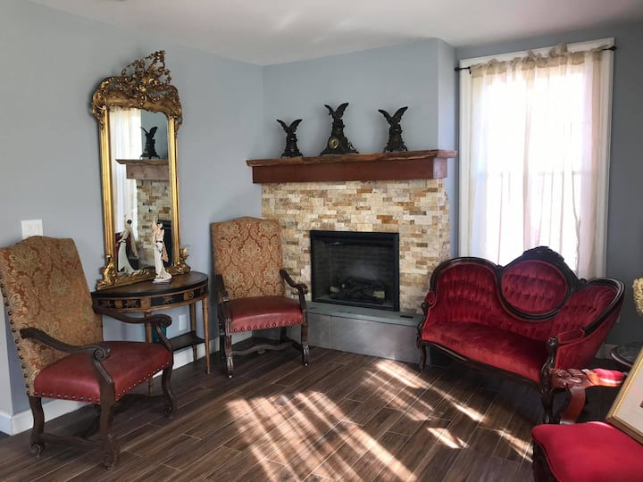 Charming Victorian-style Mansion Near Greenport - The Hamptons, NY