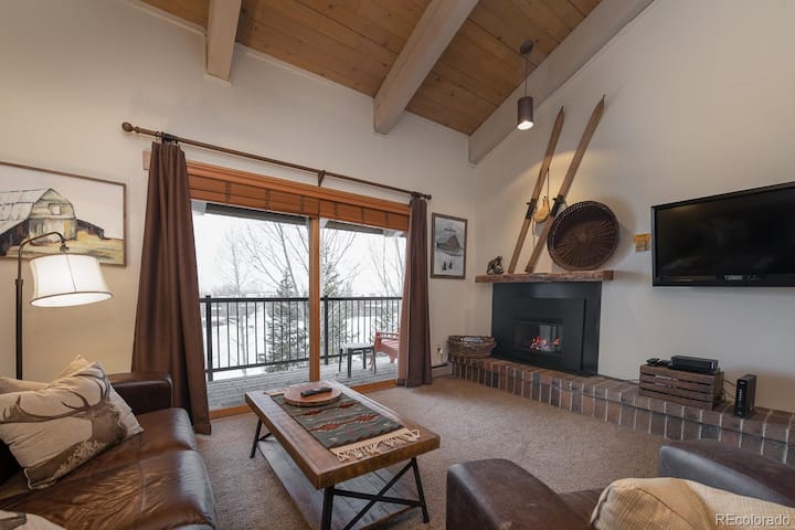 Penthouse Views, Spacious, Great Pool & Hot Tubs - Steamboat Springs