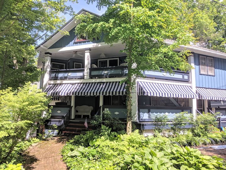 Absolutely Darling: Collingwood Chautauqua Apt 1 - Chautauqua Lake, NY