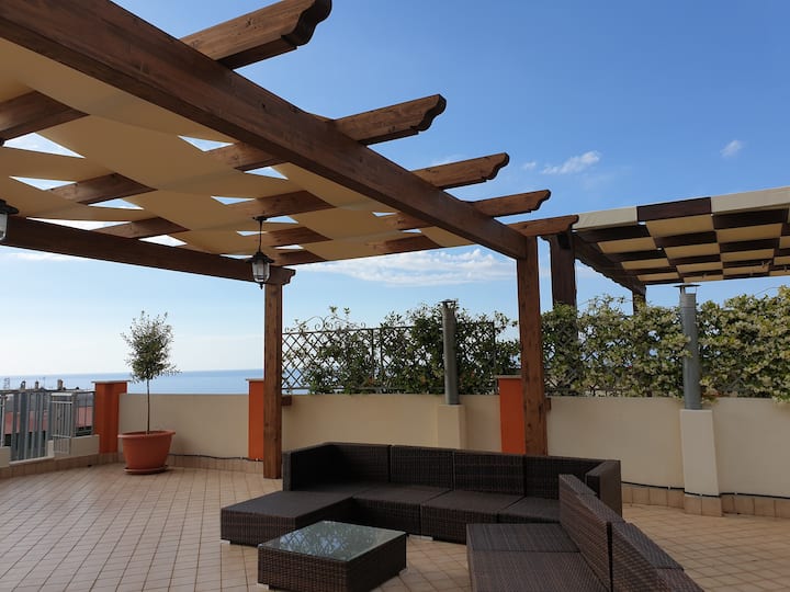 Casa Wright | Deluxe Penthouse Apartment - Calabria