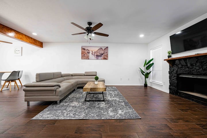 New Modern 2 Story Townhouse.  You’ll Love It - Sharpstown - Houston