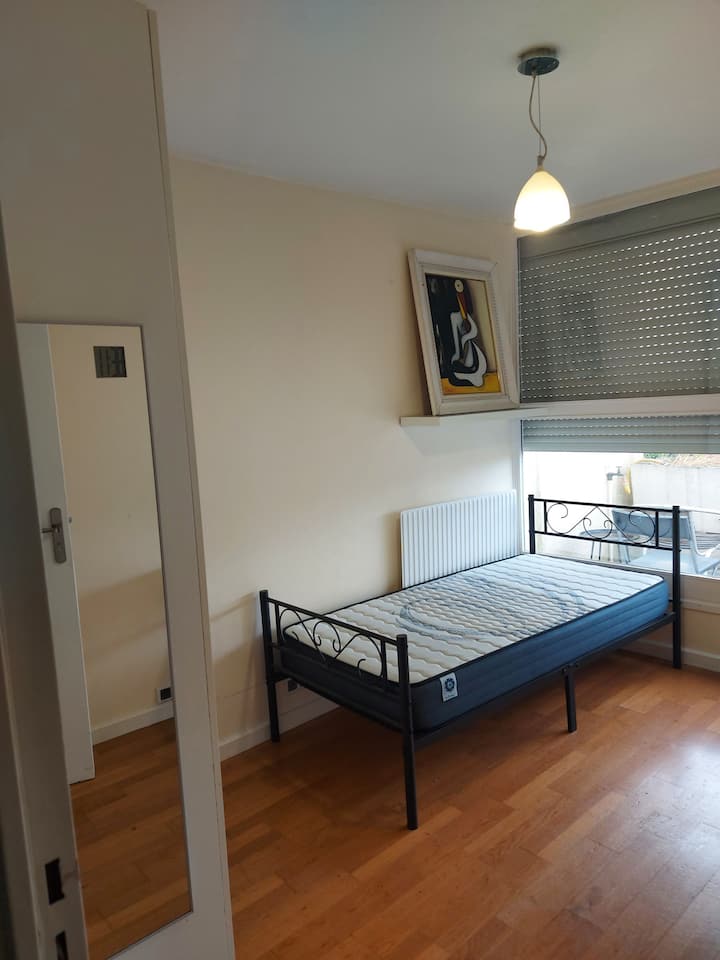 Chambre Avec Balcon (E1) - Enghien-les-Bains