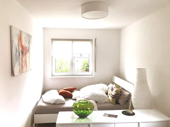 Modernes Ruhiges Gästezimmer (1.og) - Darmstadt