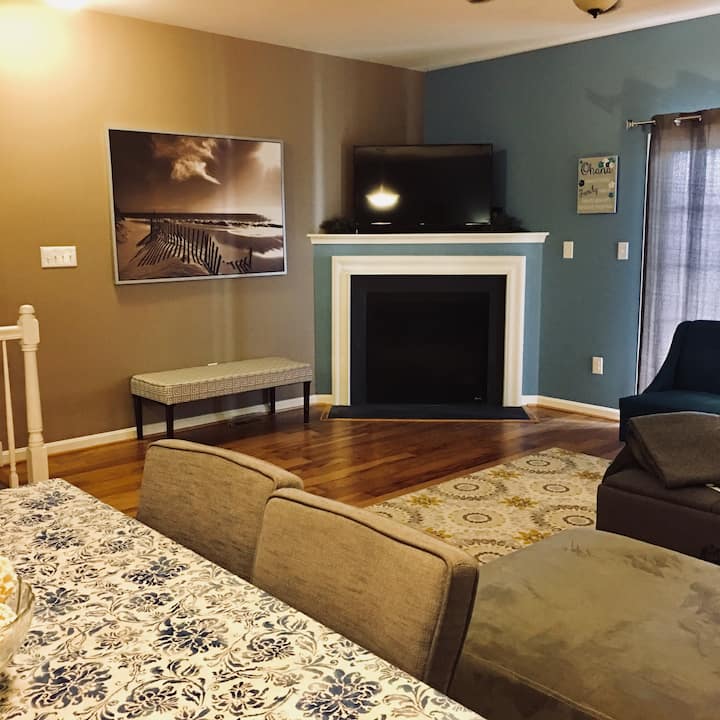 Sea Esta Retreat -Luxury Townhome Overlooking Pool - Rehoboth Beach, DE