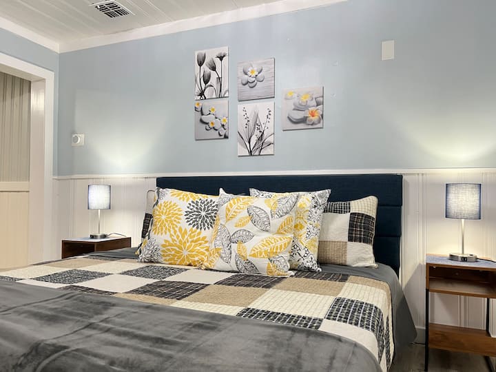 Beach Getaway! Central Location + Private| Laundry - Long Island, NY
