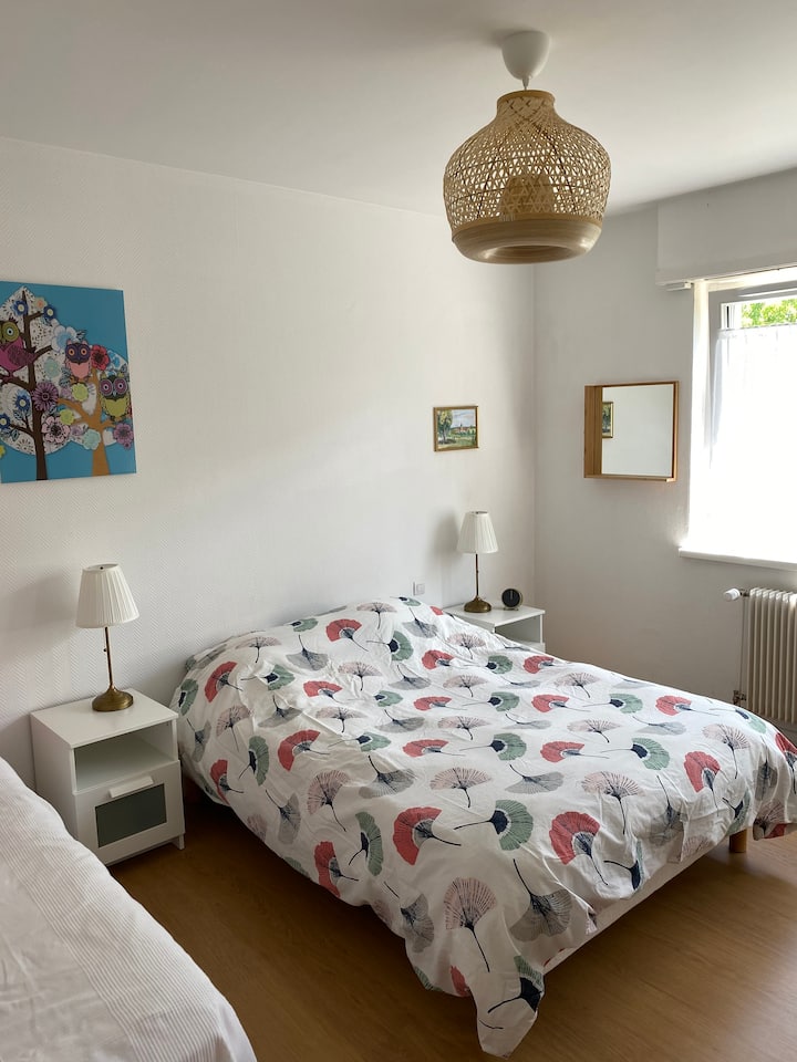 Chambre Dans Grande Maison Au Bord De L’eau -