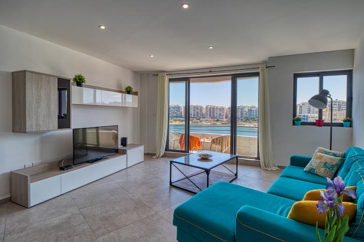 St'julians, Sea Front Luxury 4 Bedroom Apartment - Pembroke, Malta