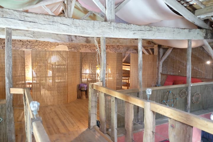 Dormitory 6 (To 8) Beds. Under The Lime Tree Spa - Saint-Claud