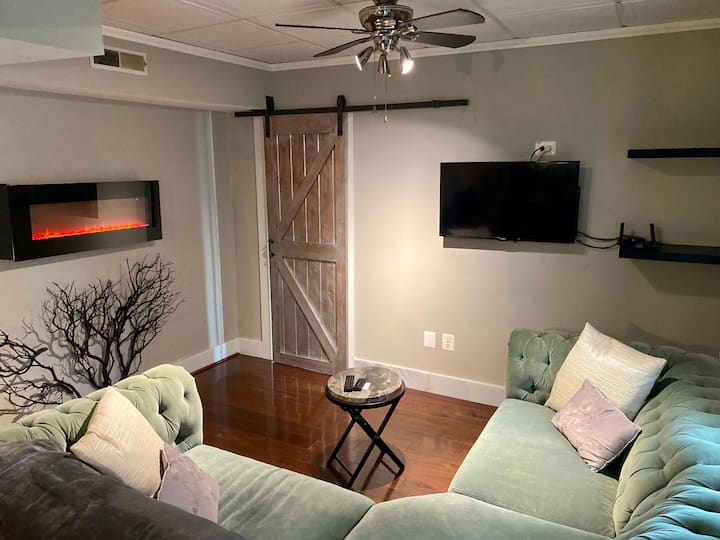 Live Like A Local In The Heart Of Old Town - Alexandria, VA