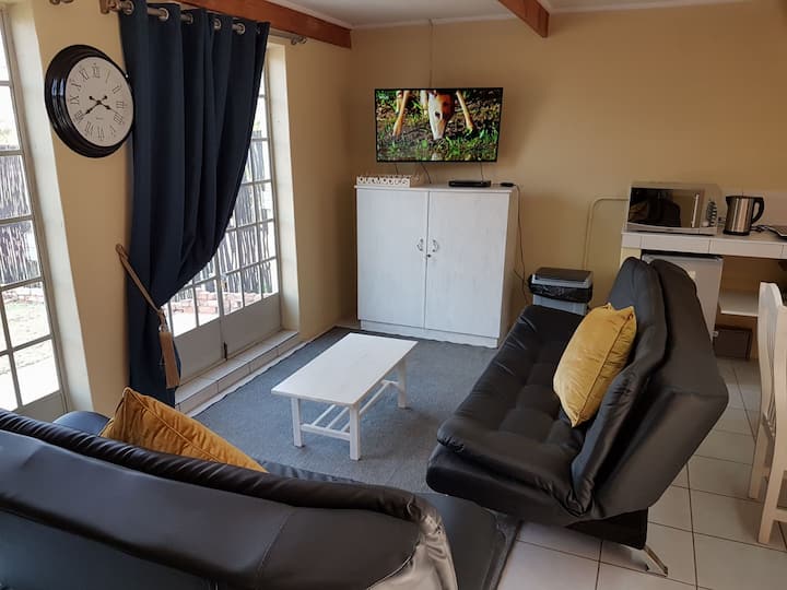 Private Luxury Studio Apartment. - Roodeplaat