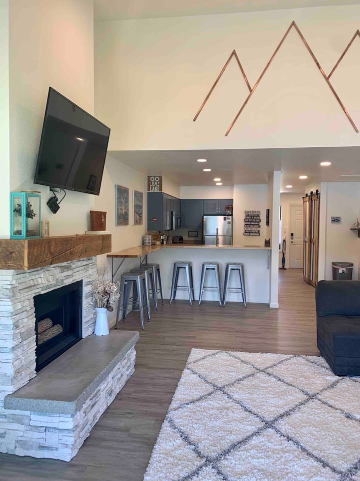 Spacious Condo With Stunning Flathead Lake Views! - Bigfork, MT