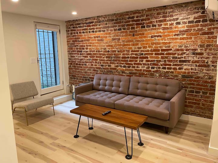 Charming English Bsmt Apt- 2 Bedroom - Washington, D.C.