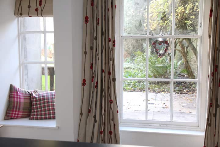 Delightful Grade Ii Apartment - Off Street Parking - Bristol