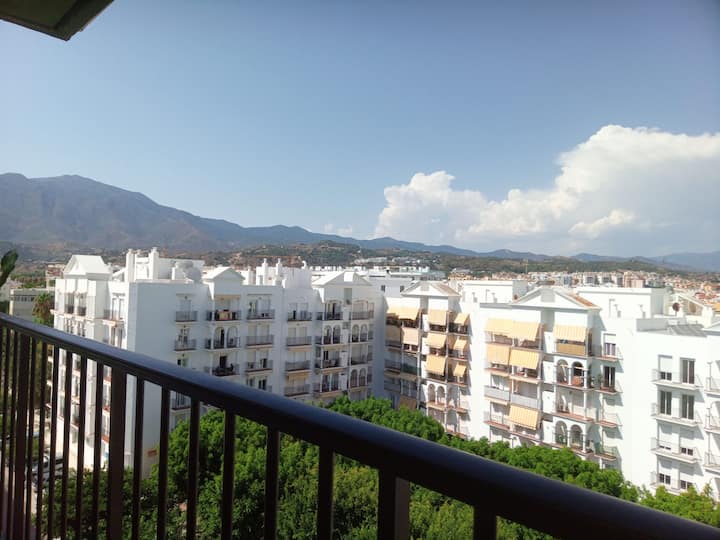 En El Centro,junto A La Playa,buenas Vistas - Estepona
