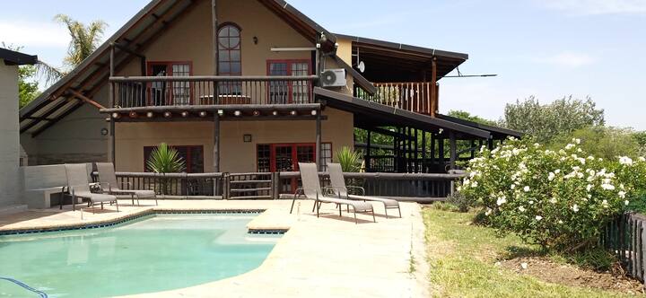 Riverbend Berg Lodge. Panoramic Views Of The Berg - Bergville