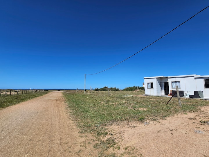 Casa A 50 Metros De La Playa 2100 M2 Frente Al Mar - 우루과이