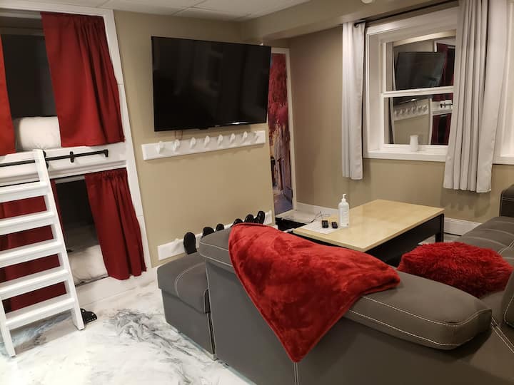Top 10 Airbnbs With Hot Tub In Nanaimo, Canada - Updated 2024 | Trip101