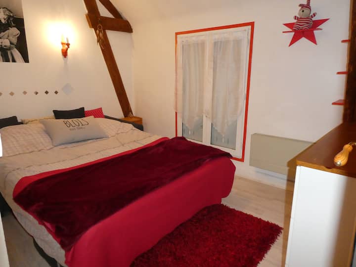 2 Pers 75 €- 4 Pers 95€. Pas Enf-07-petitdej Inclu - Blois