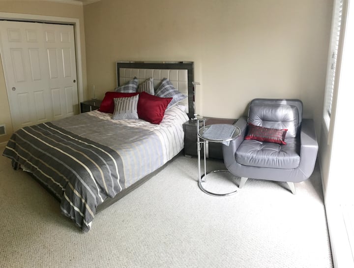 * Beautifully Furnished Room With Private Deck* - San Francisco, CA