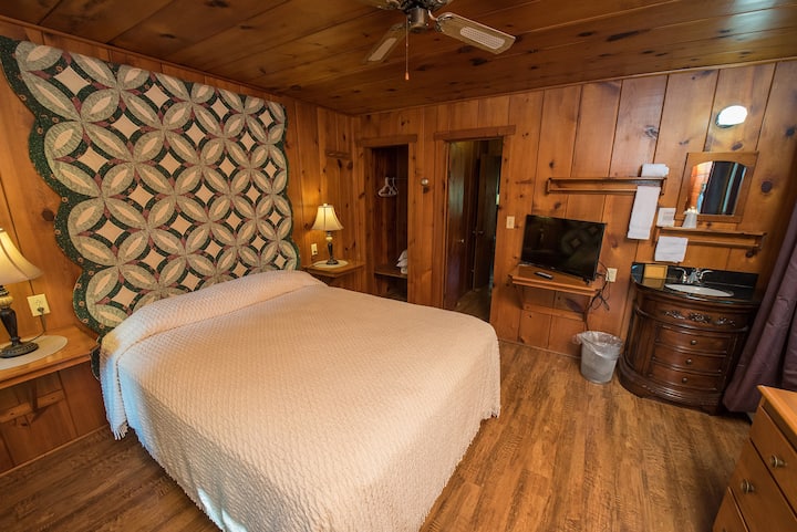 Romantic Suite With Kitchenette - North East, PA