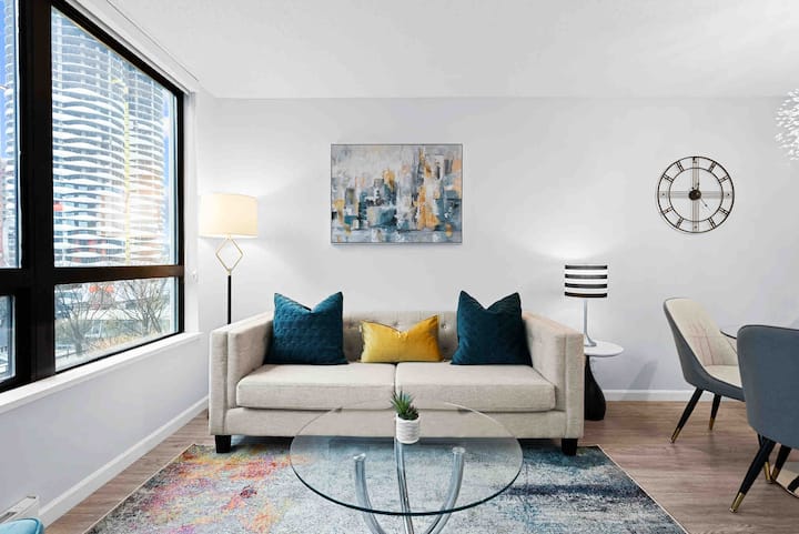 Chic, Quiet 1+ Bedroom In Heart Of Downtown! - British Columbia