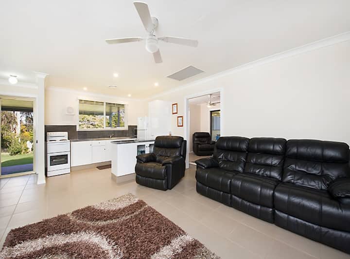 Comfortable Spacious Granny Flat - Campbelltown