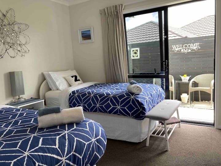 Hilltops View | Bathroom + Kitchenette + Own Entry - Rotorua