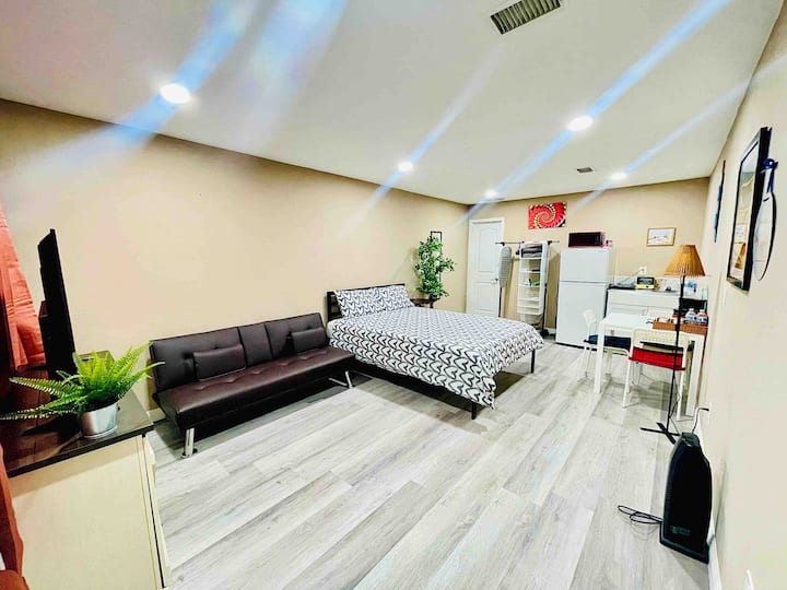 Brand New Big Studio - Central Of Everything - Fountain Valley, CA