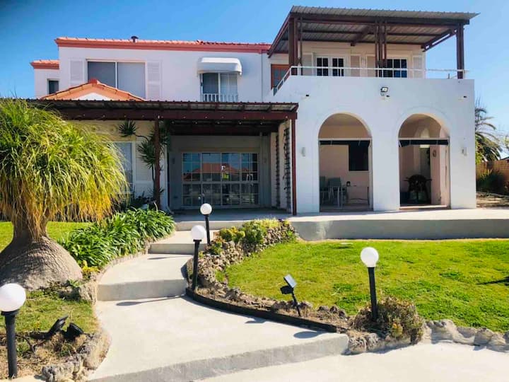 Canal Villa With Floating Jetty In Mandurah - Perth