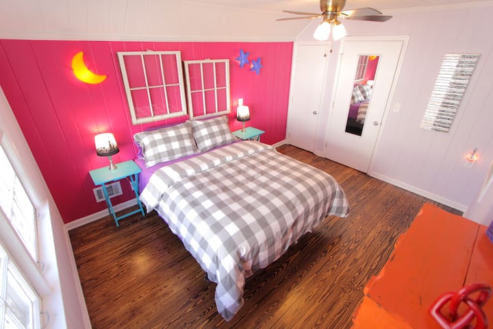 FUNky *MuSiC-ThEmEd FUNhouse_Close to BROADWAY - Houses for Rent in ...